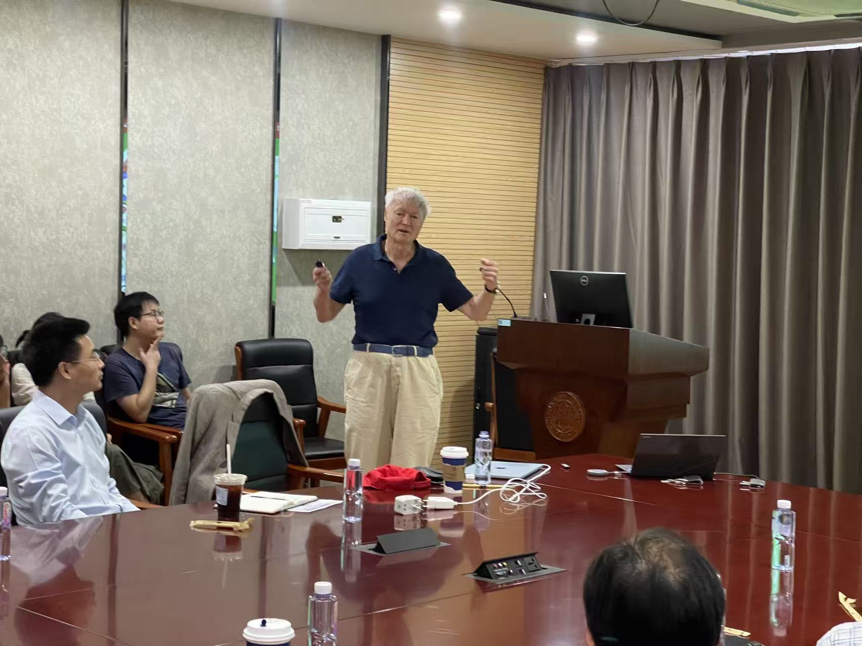 中科院外籍院士Michael Grätzel教授南开讲授钙钛矿光伏材料创新前沿